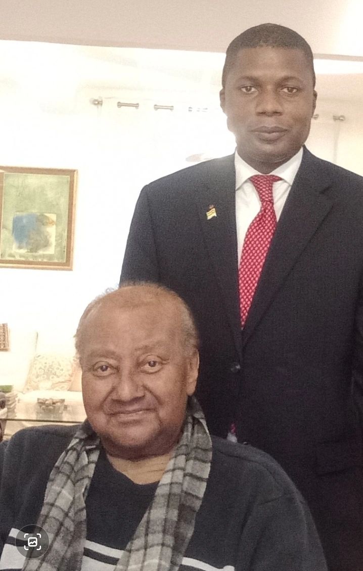 Paris : Séna Alipui et Gilchrist Olympio discutent de l’UFC et du Togo ...