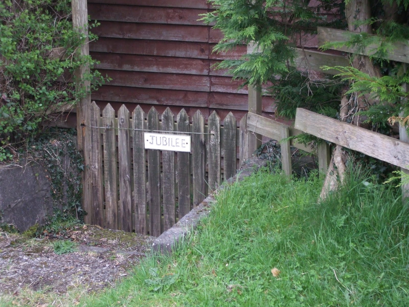 Sandy Lane, Pennard, Gower. Thoughts From My Heart: THE GATES OF SANDY ...