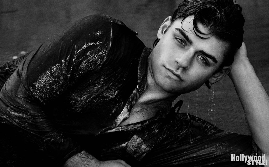 Garrett Clayton: Sin camisa para sesión de fotos exclusiva de Just ...