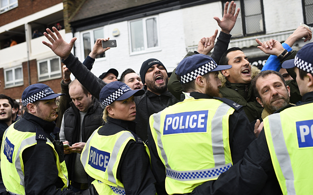 Football Hooligan Pictures: SIX PICTURES: Violence erupts at Spurs v ...
