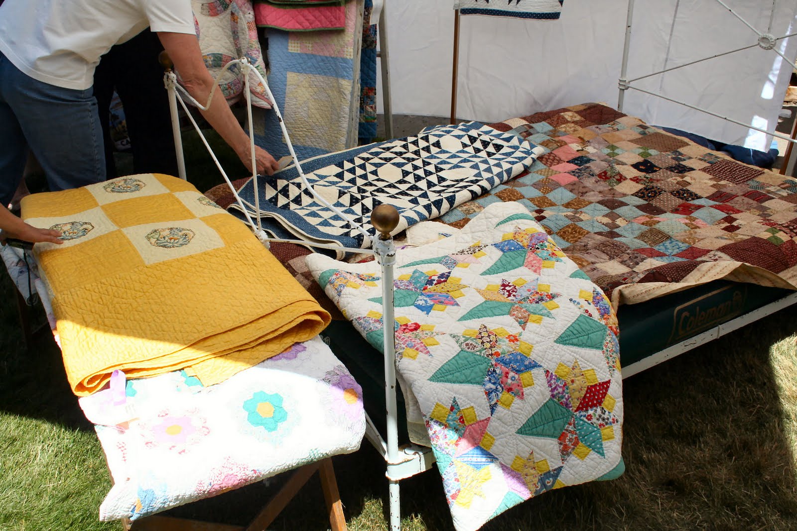 Paris Bebe Fabrics: Vintage quilts at the Sisters Outdoor Quilt Show