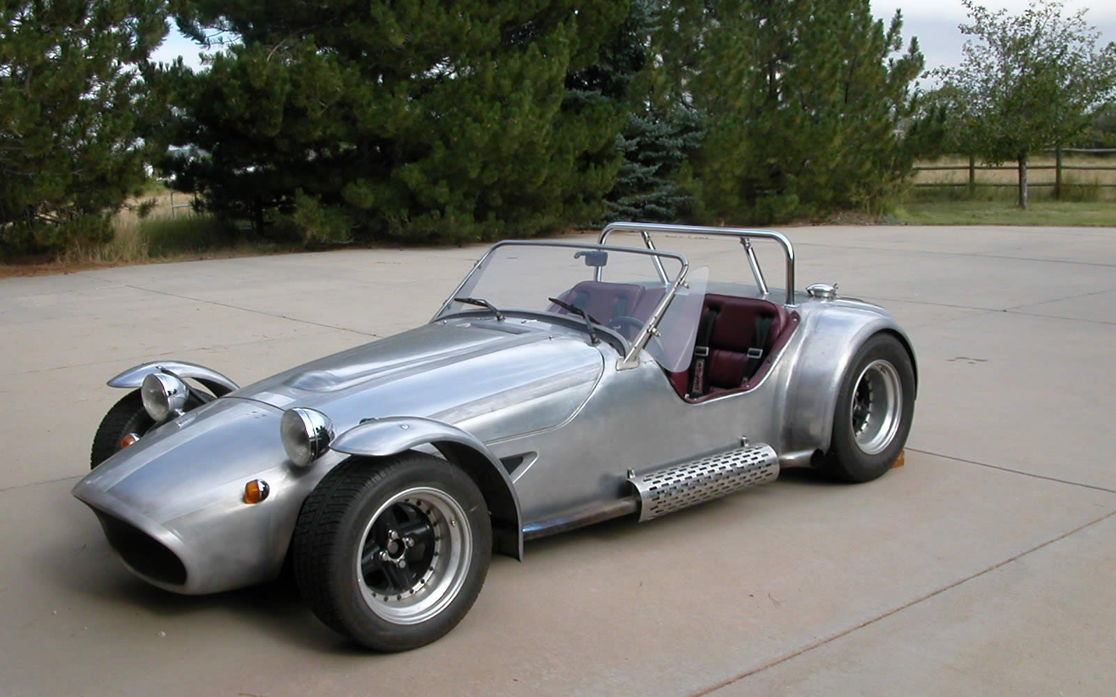 Maxton Rollerskate, a rotary track weapon