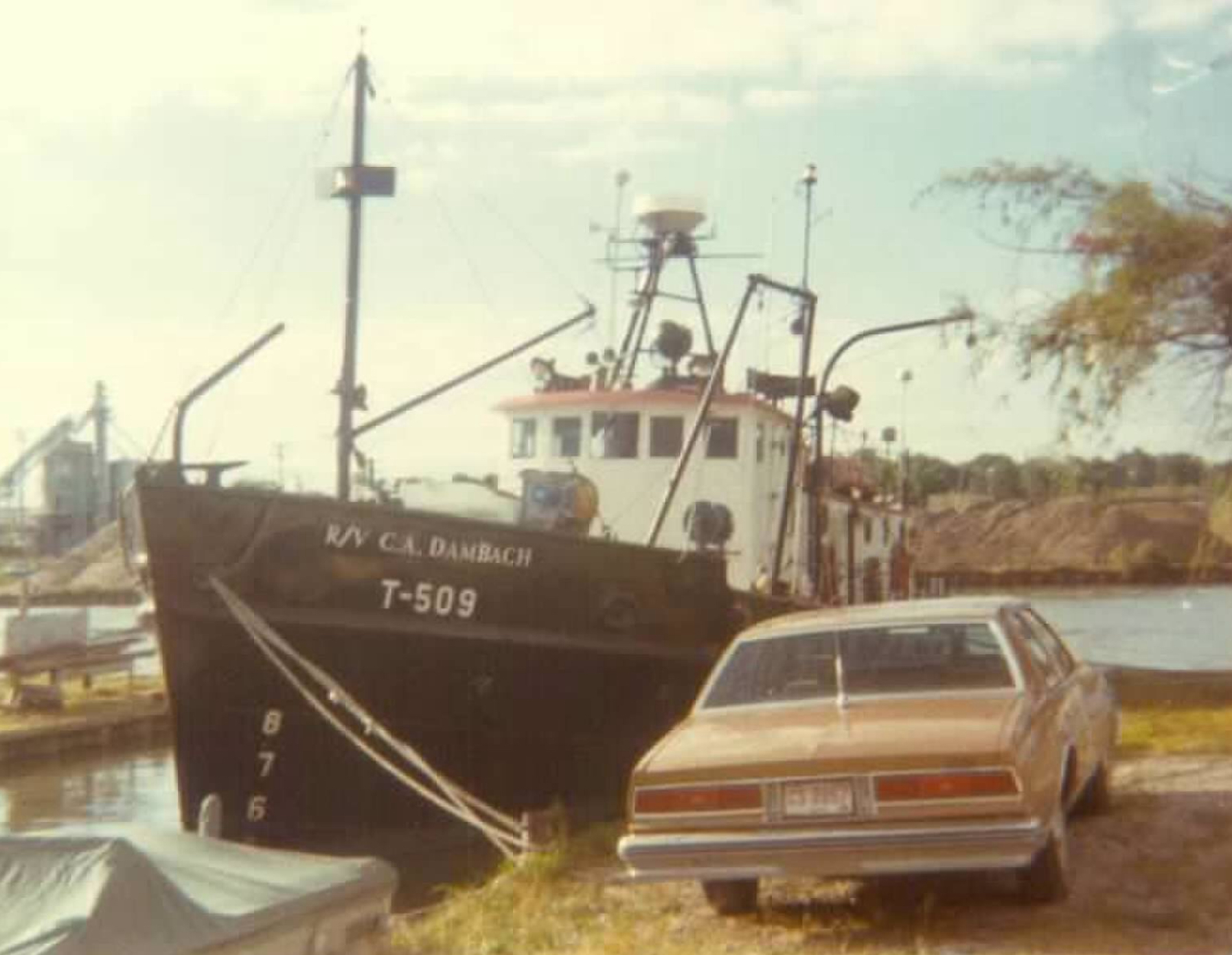 Carlz Boats: Former U.S. Army T-Boat PATHFINDER T-509