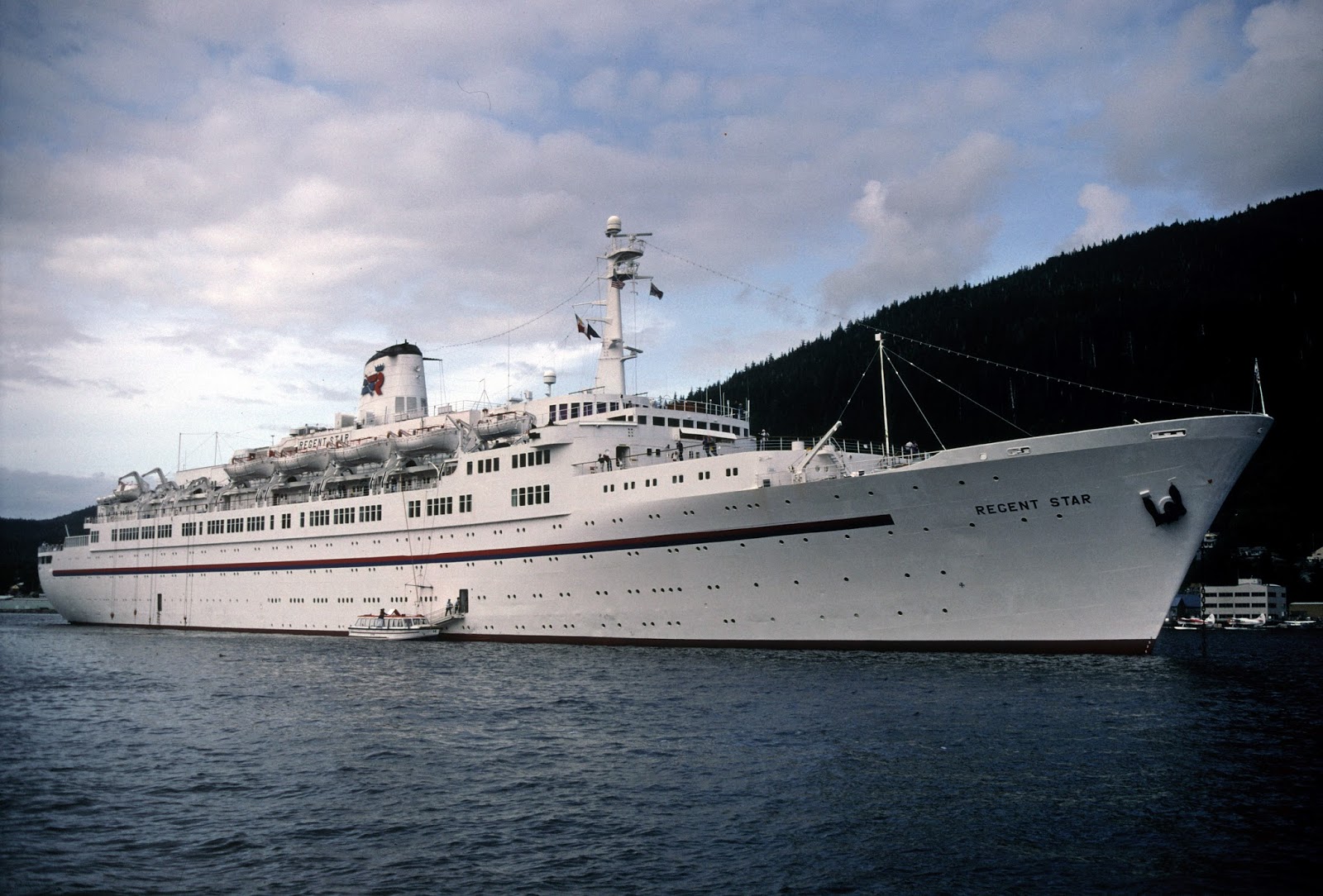 BRIAN'S SHIPPING PHOTOS: REGENCY CRUISE LINES