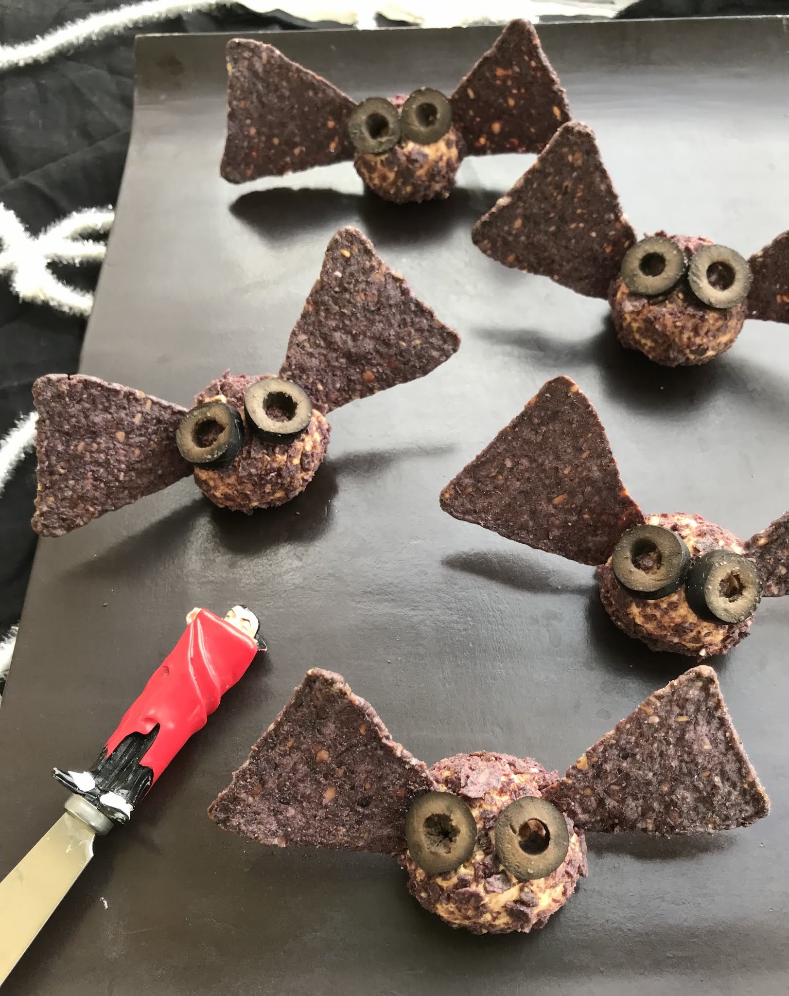 Savory Moments: Halloween mini bat taco cheeseballs #HalloweenTreatsWeek