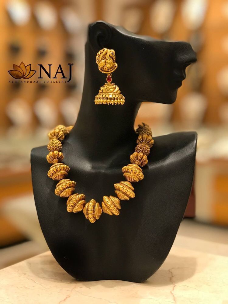 Simple Gold Necklaces by Naj Jewellery - Jewellery Designs