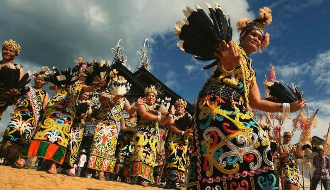 DAYAK BORNEO: SUKU DAYAK KENYAH