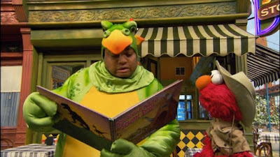 Sesame Street Elmo Loves Animals