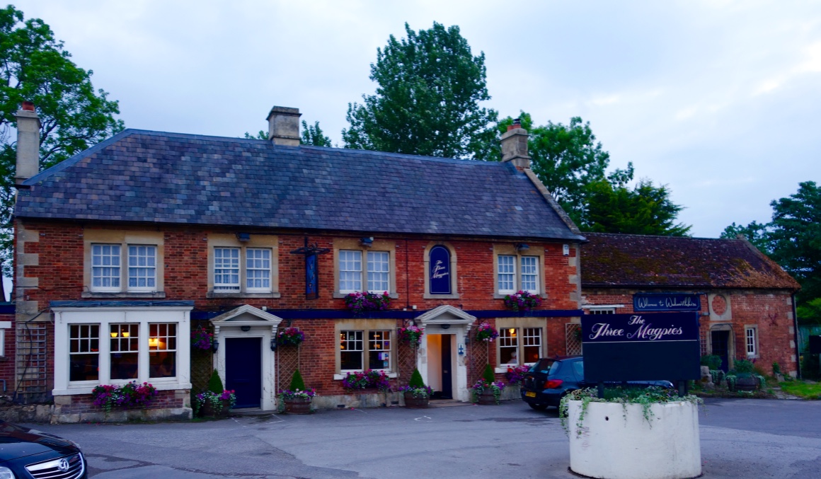 The Little Camper: Lunch at The Three Magpies.