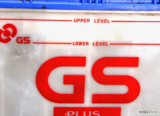 How to Check Car Battery Water Levels : Part 2 of 4: Assessing the ...