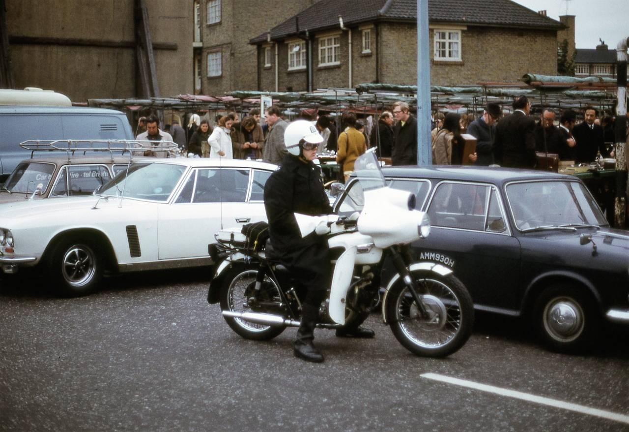 22 Fascinating Color Photographs That Capture Street Scenes of London ...