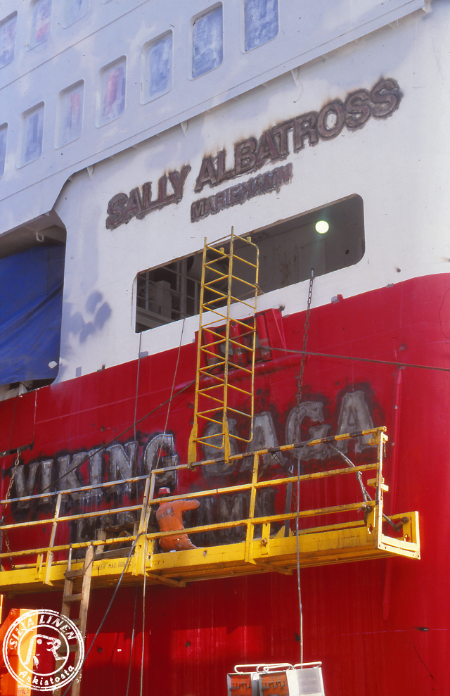 Merellä @ www.valkeatlaivat.net : Sally Line - Sagasta Sallyksi