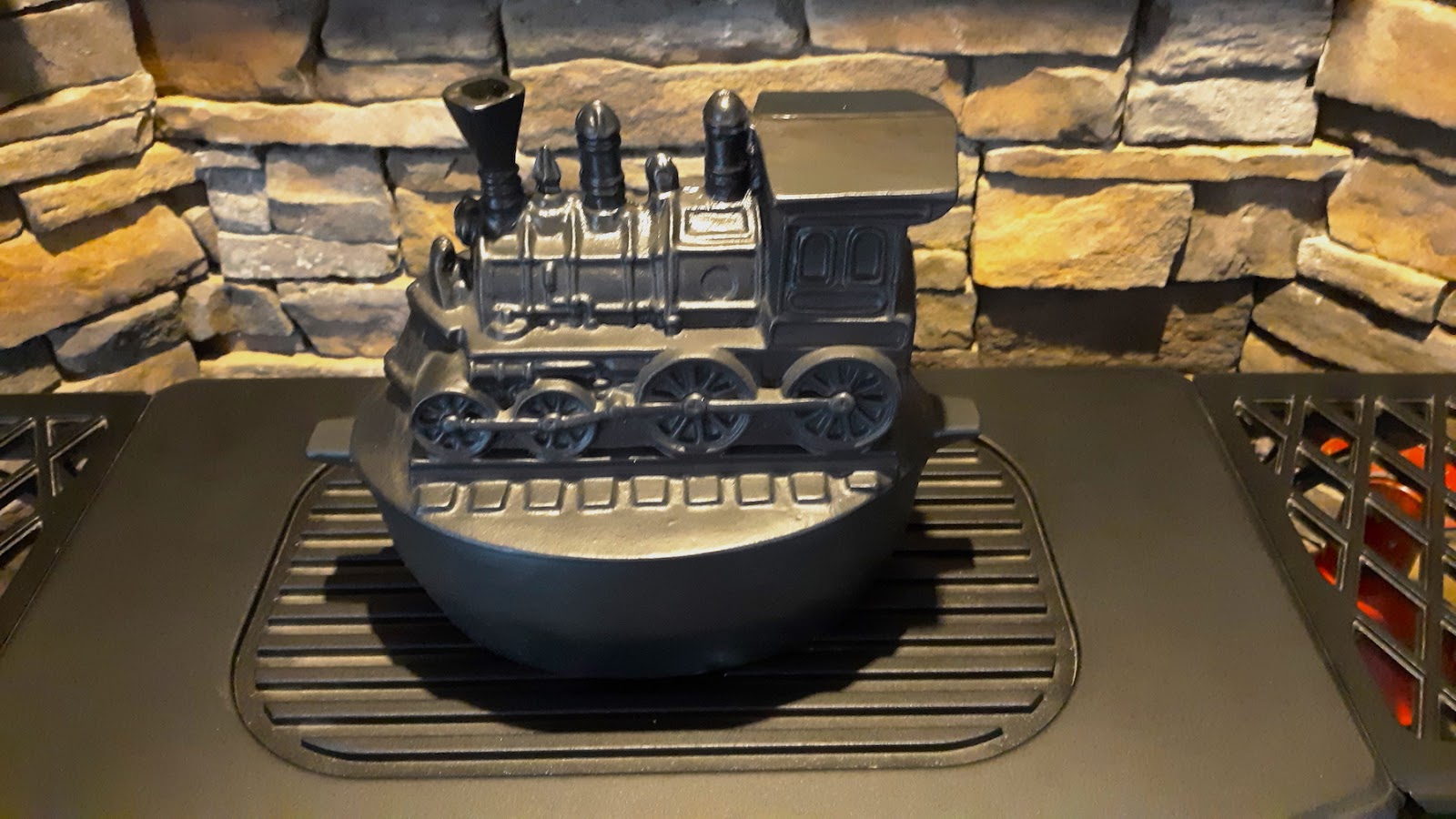 Life is Good : ): Cast iron pot