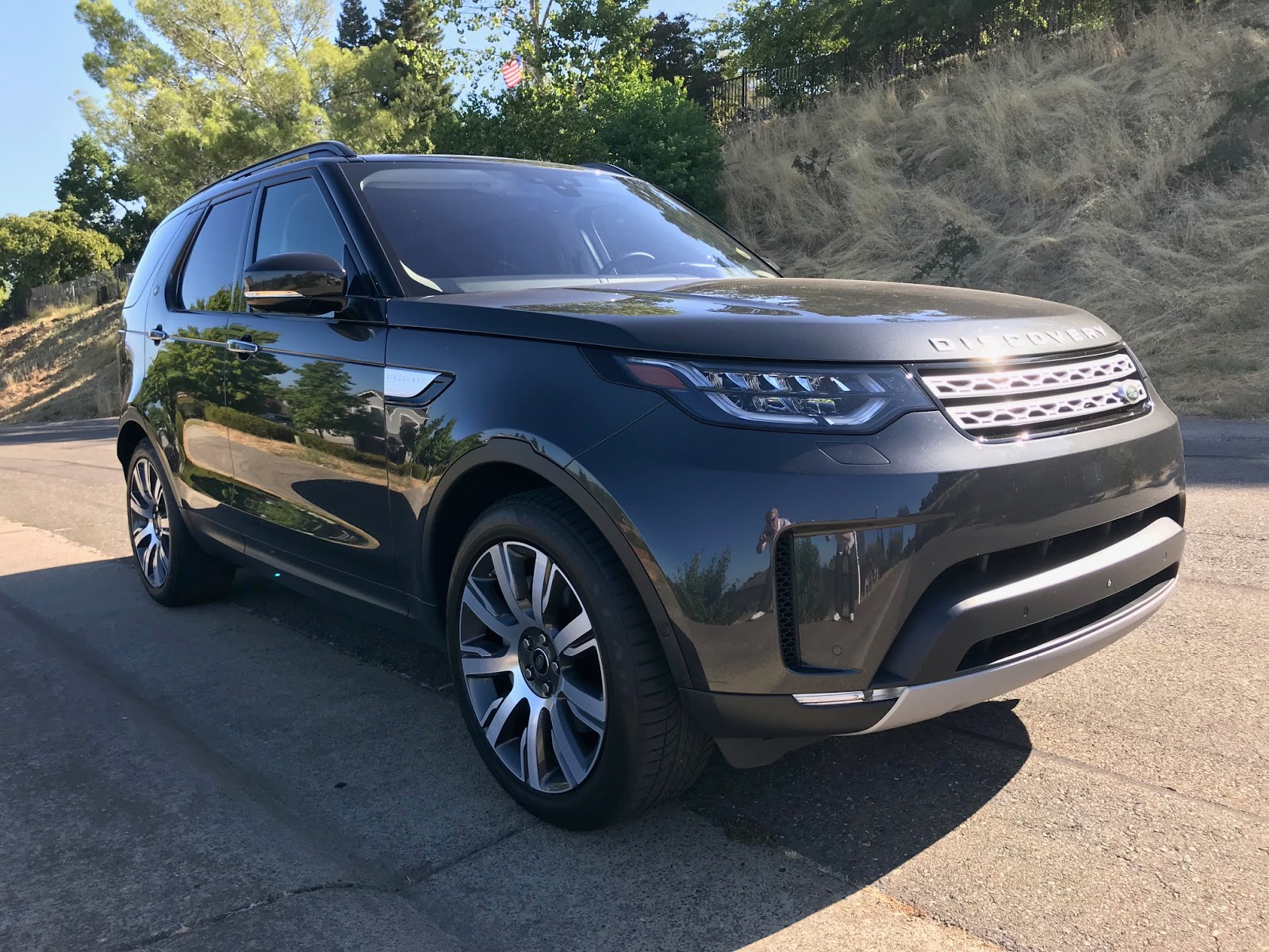 Rugged Luxury: The 2019 Land Rover Discovery HSE Luxury