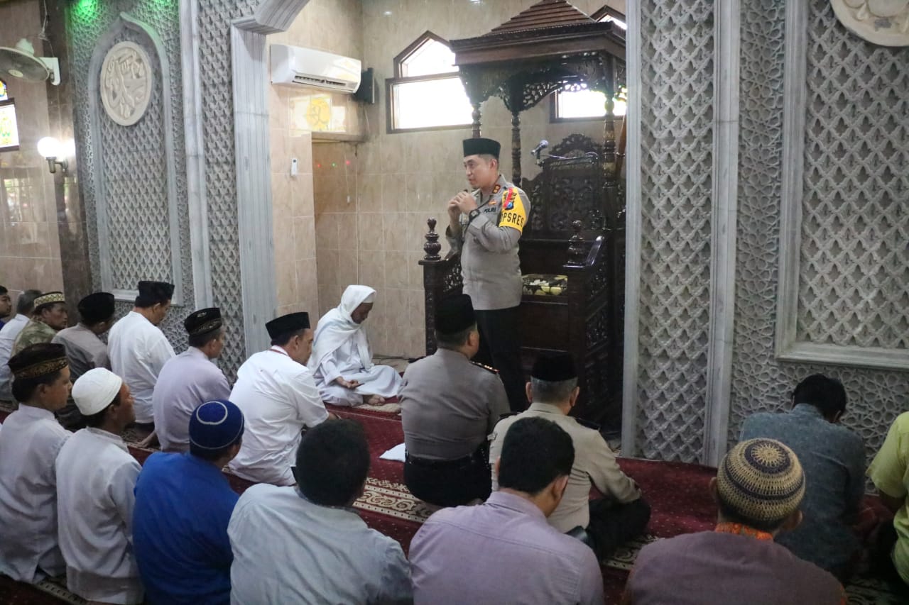 Kapolres Gresik Melaksanakan Safari Sholat Jum.at Di Masjid Nurul Islam Barata Indonesia ...