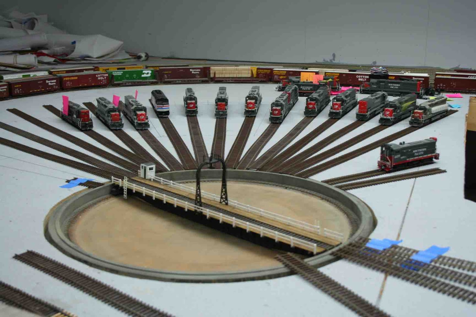 Southern Pacific Cascade Line: EUGENE TURNTABLE - 2 - TURNTABLE BRIDGE