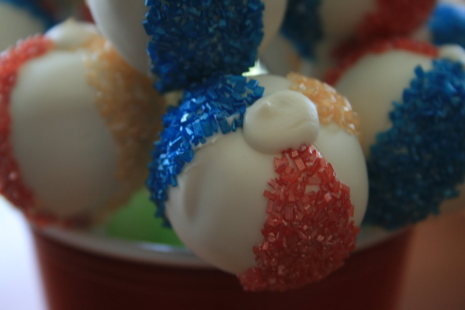 Share Dessert: Beach Ball Cake Pops!