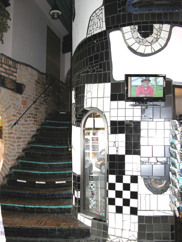 Letters from the Clutter Palace: KunstHausWien: Hundertwasser (An ...