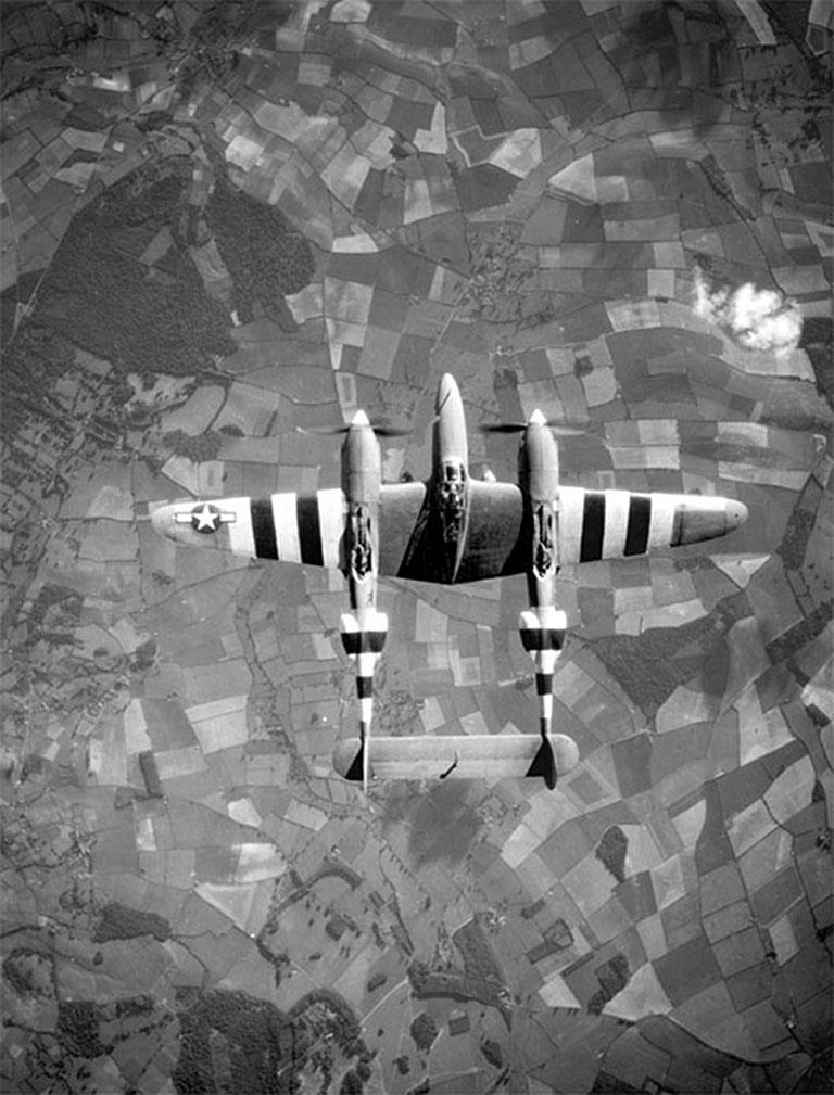 World War II in Pictures: P-38 Lightning: Fork-Tailed Devil