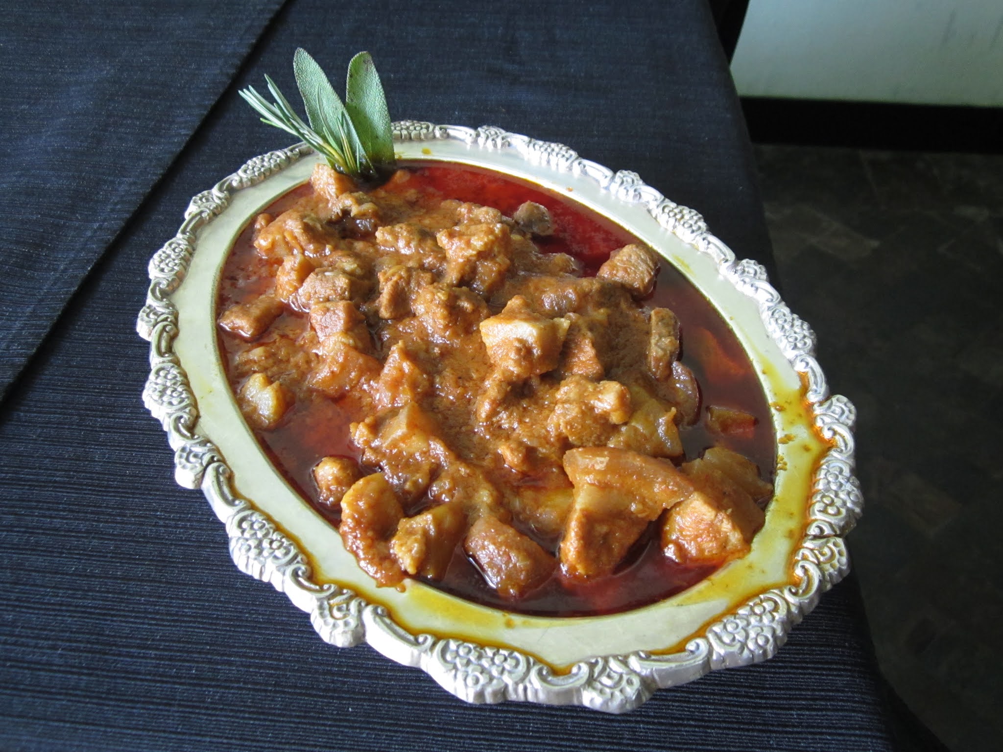 ANGLO-INDIAN CUISINE : ANGLO-INDIAN PORK VINDALOO