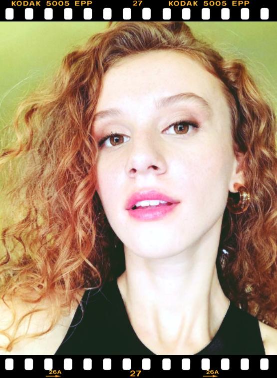 Biografia AHSEN EROGLU actrița principală din serialul SUNA-MI IMPRESARUL