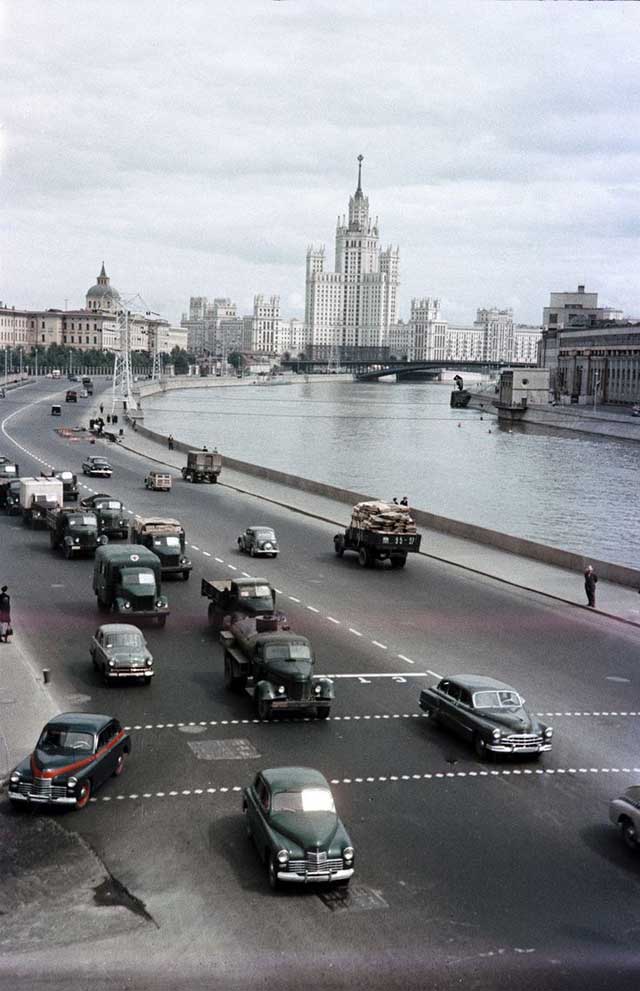 46 Color Photos That Document Everyday Life of Moscow in the 1950s ...