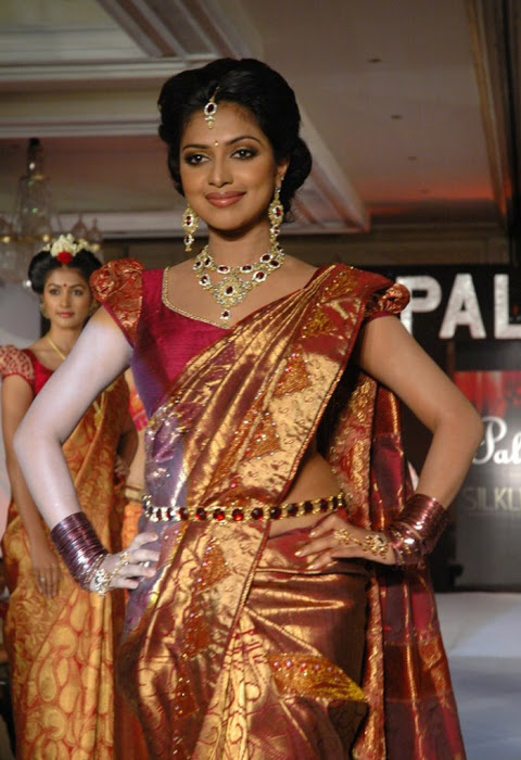 Amala Paul Silk Saree Ramp walk | Silk Saree Sweeties