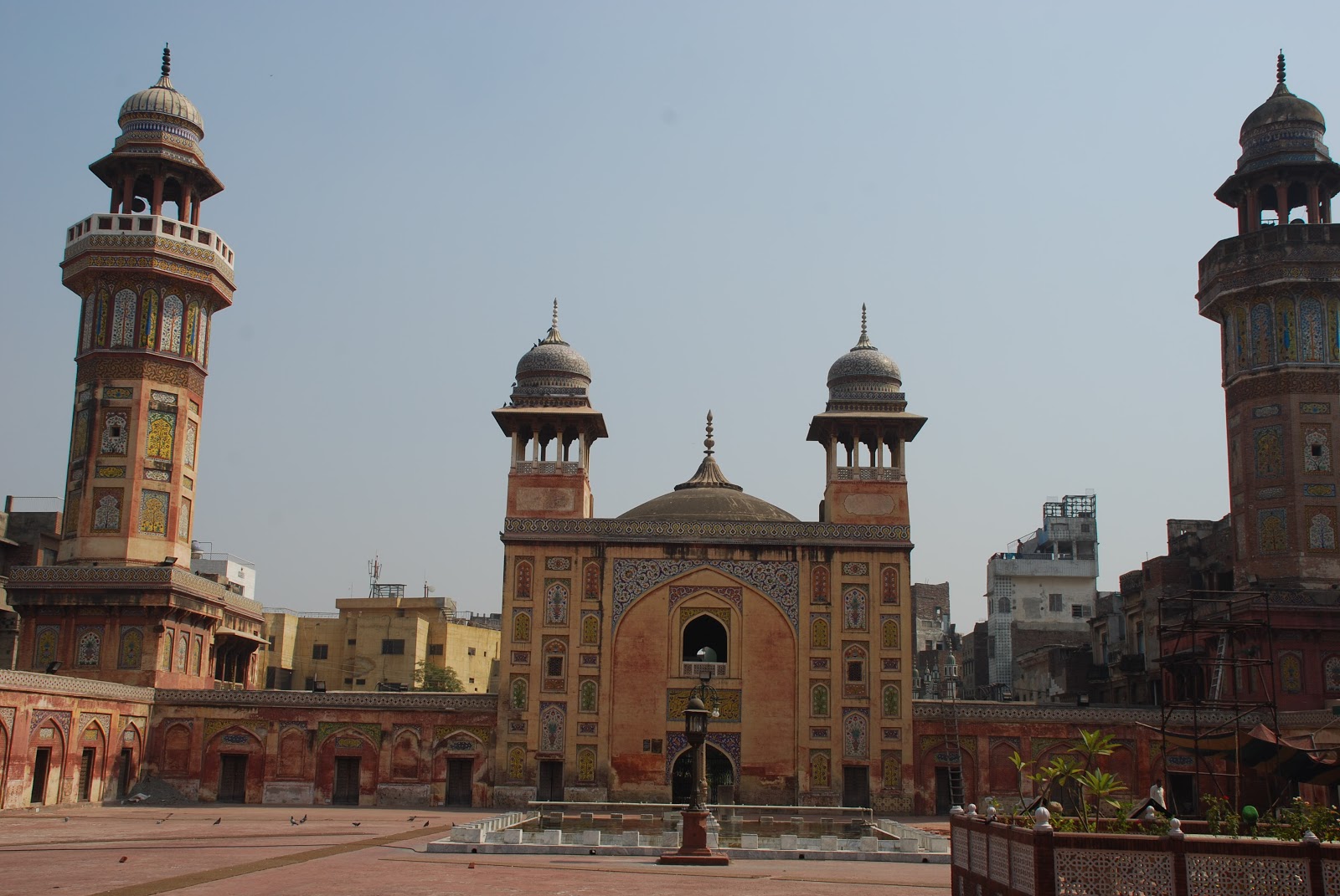 aswana-cliche: Lahore, Wazir Khan Mosque & Golden Mosque
