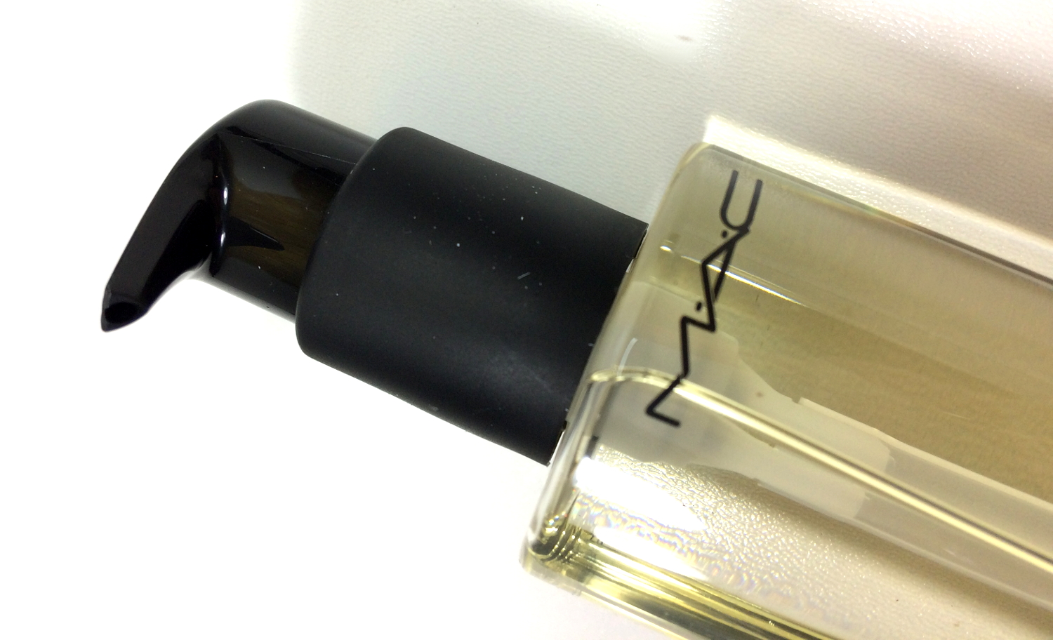 MAC COSMETICS Cleanse Off Oil Huile Démaquillante Surpuissante . Review ...