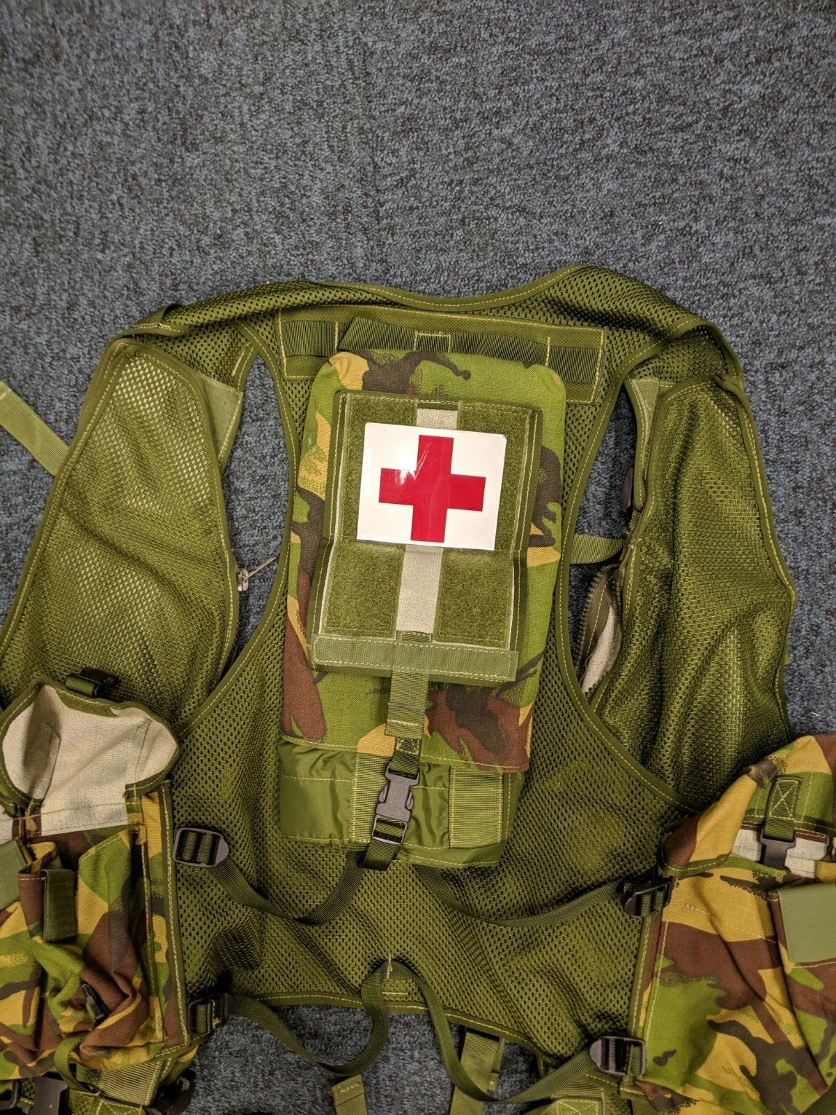 Webbingbabel: British PLCE Medic Assault Vest DPM