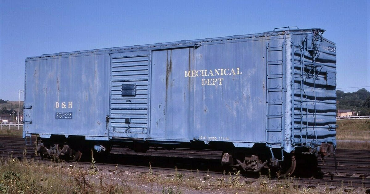 D & H "Colonie Main" layout: D&H blue MOW boxcar #35622