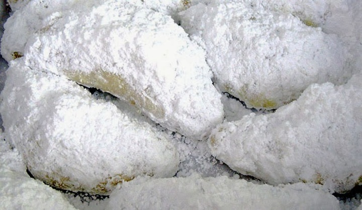 Monemvasia Magic: Amigdalota - Greek Almond Cookies Delight