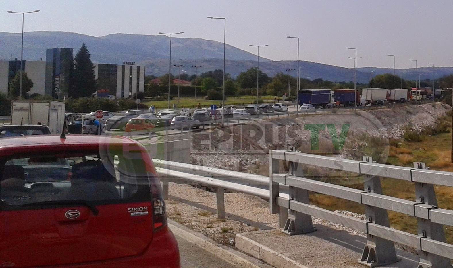 ΕΘΝΙΚΗ ΟΔΟΣ ΙΩΑΝΝΙΝΩΝ ΑΘΗΝΩΝ:Ουρές χιλιομέτρων απο καραμπόλα 3 οχημάτων ...