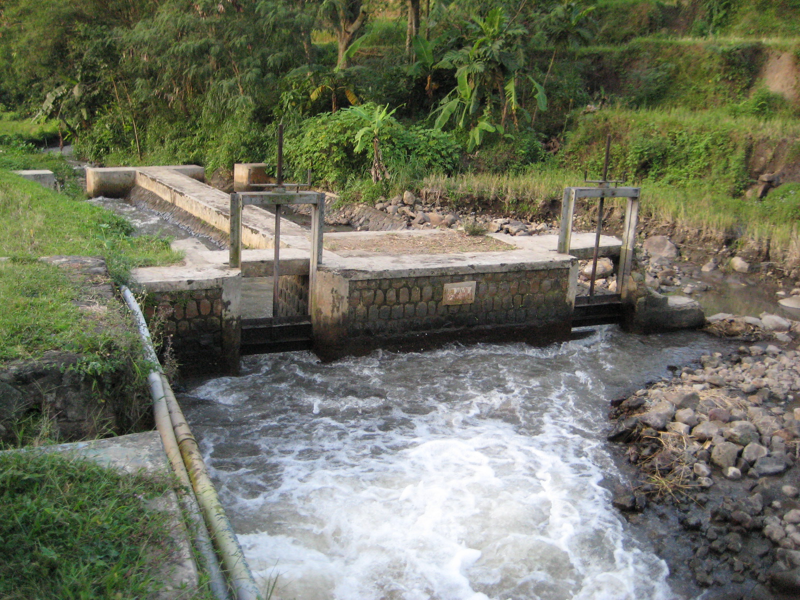 Tri Mumpuni dan PLTMH, mari kenalan sekaligus belajar ilmu baru