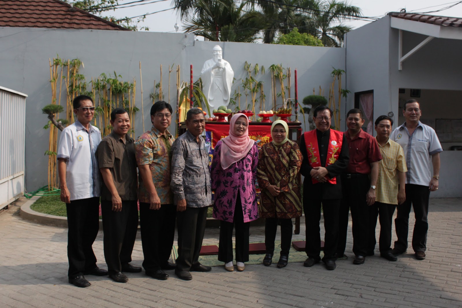 Media Konfusiani 儒 教: Peresmian Patung Nabi Kongzi di Perguruan Setia ...