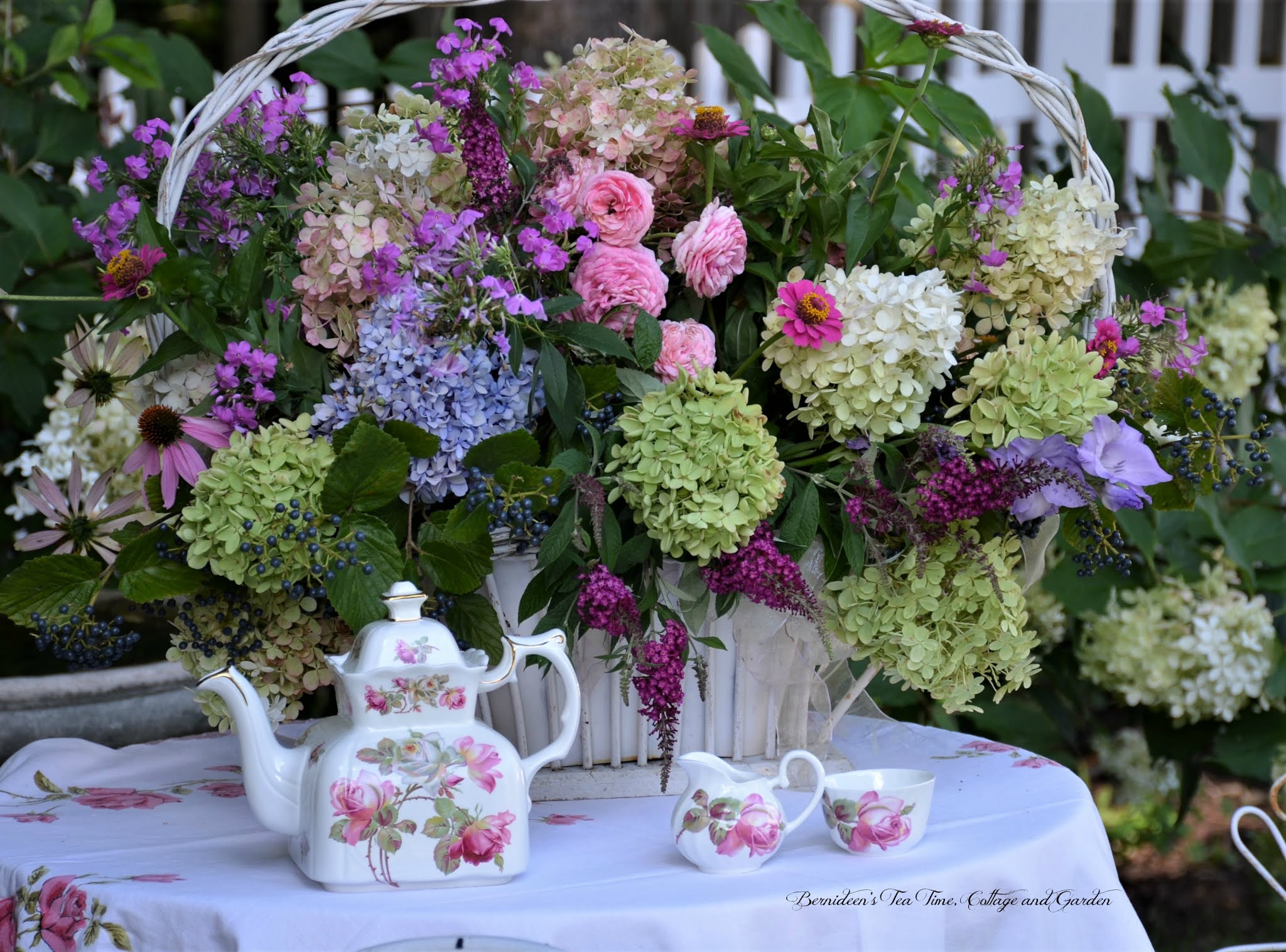 Bernideen's Tea Time, Cottage and Garden: MID AUGUST "Tea In The Garden"