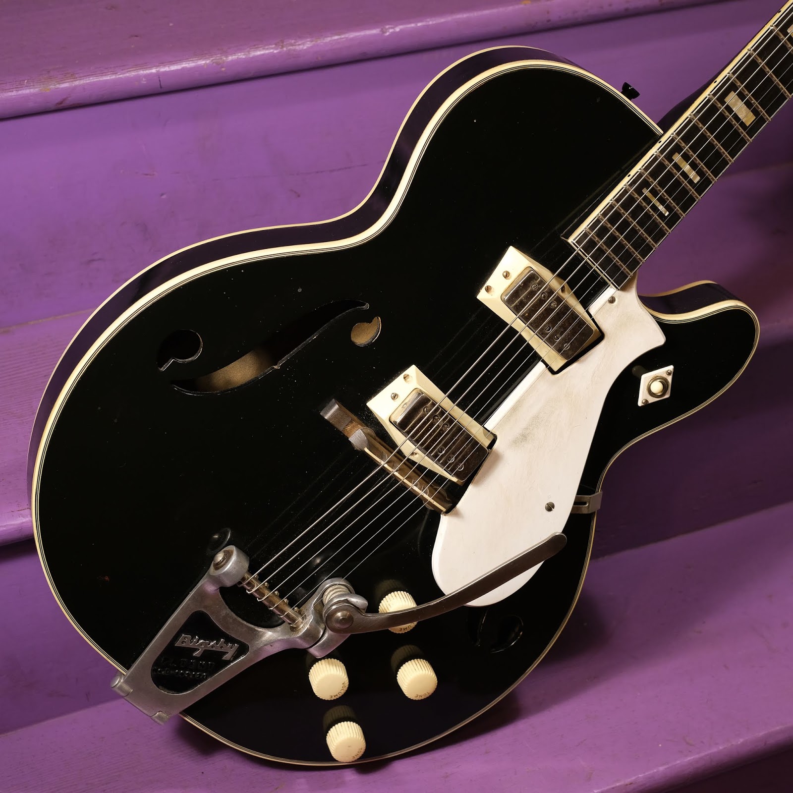 1960s Harmony-made Silvertone 1446 Hollowbody Electric Guitar
