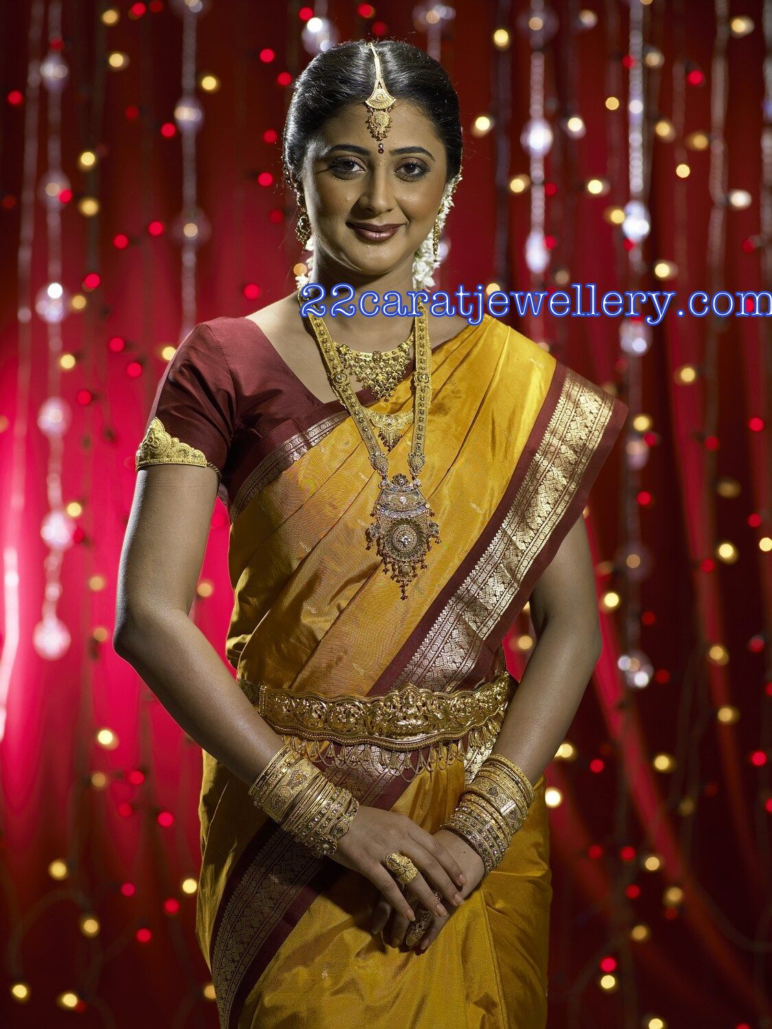 Sravanthi Displaying Nakshi Vaddanam and Gold Bridal Jewellery ...