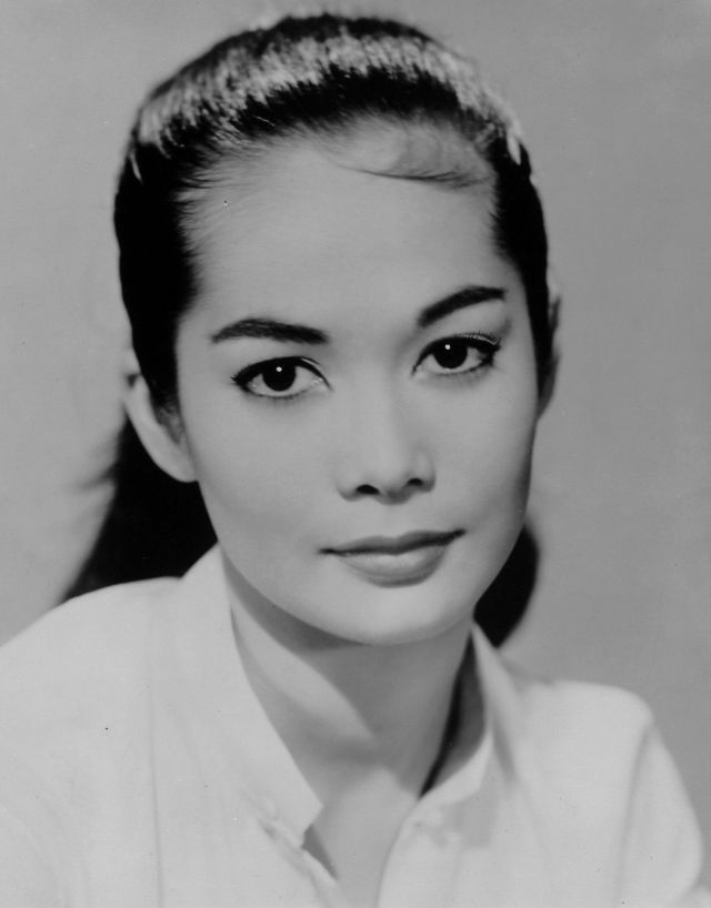 The "Chinese Bardot": 40 Glamorous Photos of Nancy Kwan in the 1960s ...