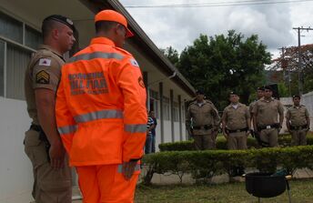 57°BPM COMEMORA DIA DA BANDEIRA NA CIDADE DE SÃO LOURENÇO - O Popular