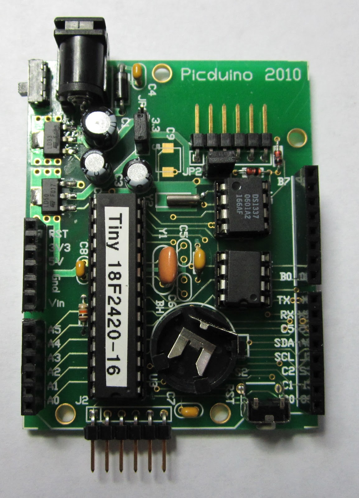 Microcontroller Notebook: Picduino, Pic on the Arduino Form Factor