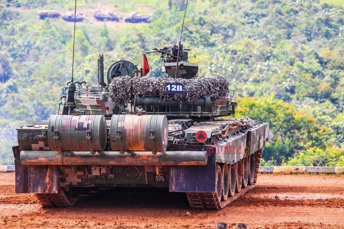 The Dead District: PT-91M Pendekar MBTs of the Malaysia Army at firing ...