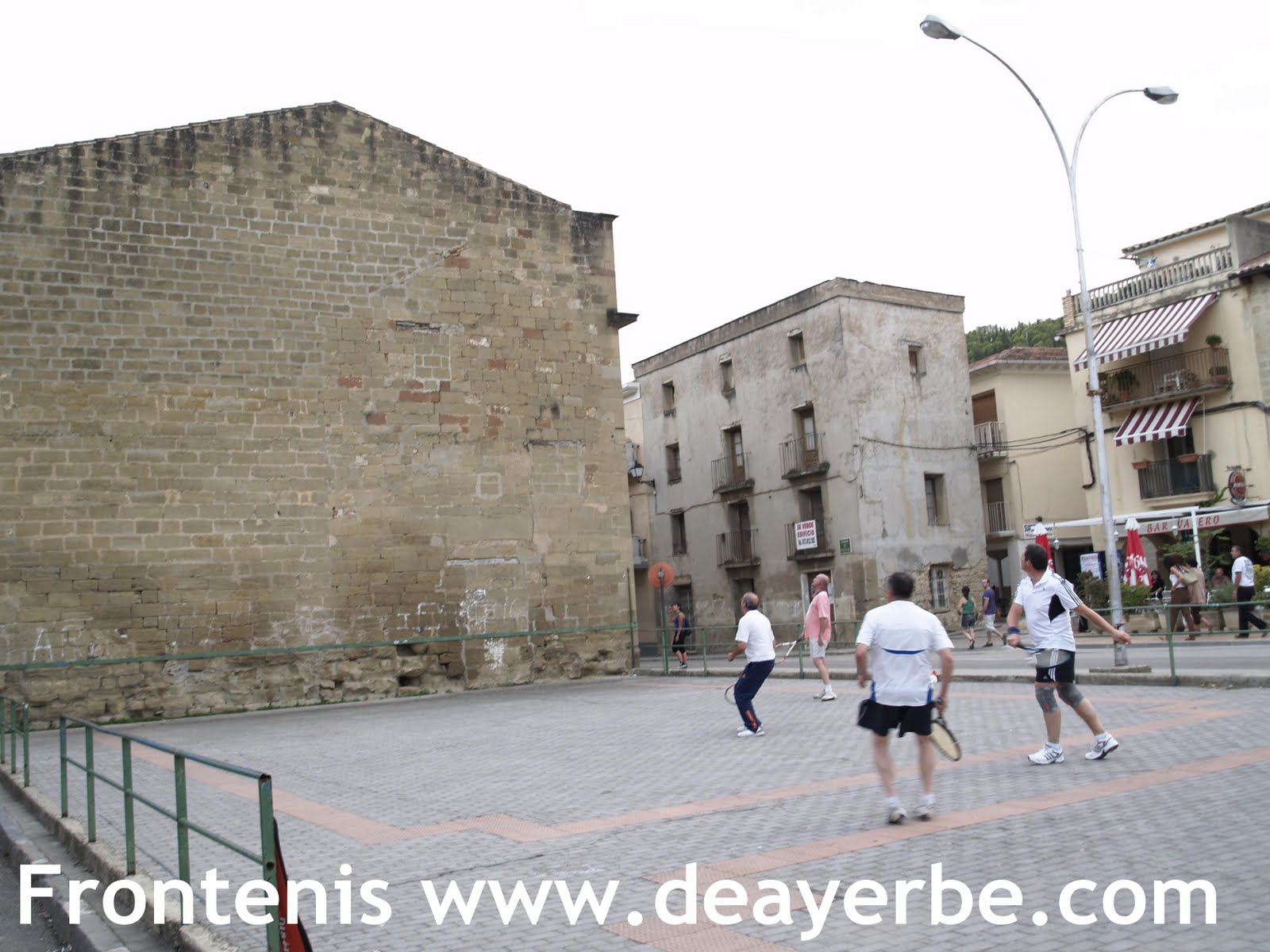 Ayerbe Web © Chuflale: TORNEOS DE FRONT-TENIS Y FÚTBOL-5 EN AYERBE