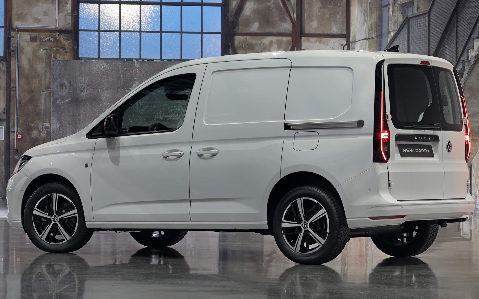 Novo VW Caddy 2021: o Golf Mk8 em plataforma van - fotos