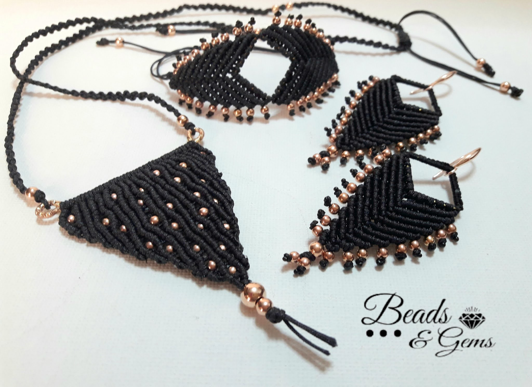 BEADS and GEMS : Χειροποιητα κοσμηματα μακραμε με ασημενια στοιχεια σε ...