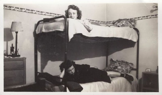 30 Cool Pics Capture People on the Beds in the 1950s ~ Vintage Everyday