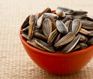 Manfaat dan Kandungan Gizi Kuaci - Tips Seputar Kesehatan