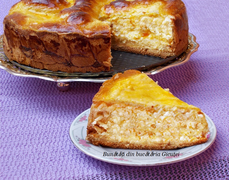 Prajitura/pasca cu blat gen pandispan - Bunătăți din bucătăria Gicuței