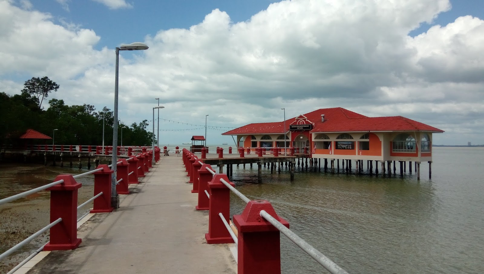 Restoran Terapung & Fort Supai, Kuala Linggi, Melaka