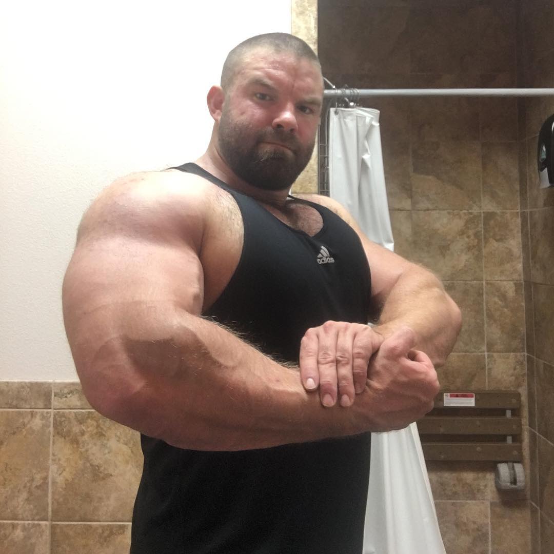 Muscle Lover: American musclebear Grant Gunstream